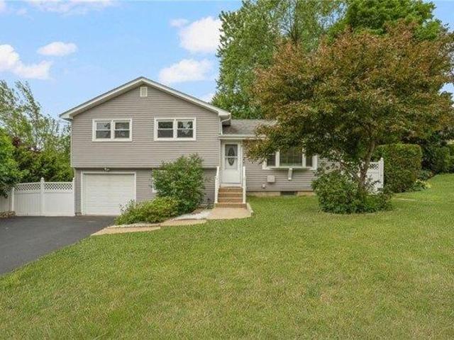 3 bedroom, West Warwick RI 02893 103125350