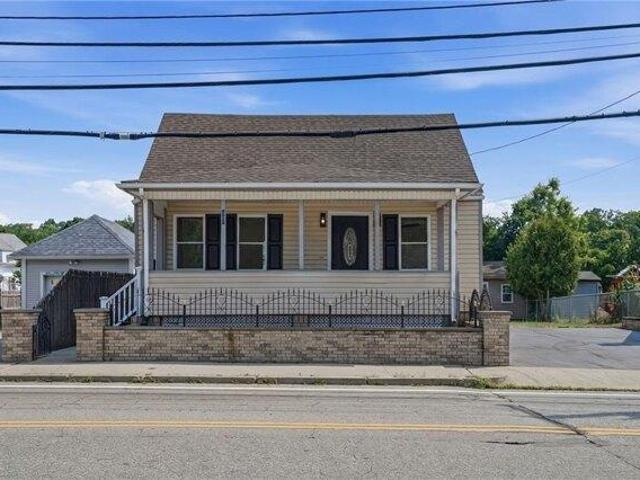 3 bedroom, West Warwick RI 02893 104542549