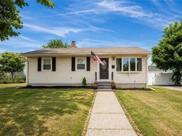 3 bedroom, West Warwick RI 02893 104604715