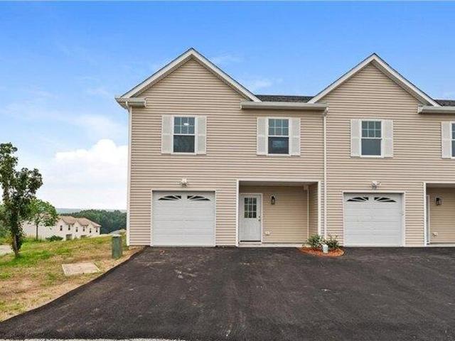 3 bedroom, West Warwick RI 02893 105093976