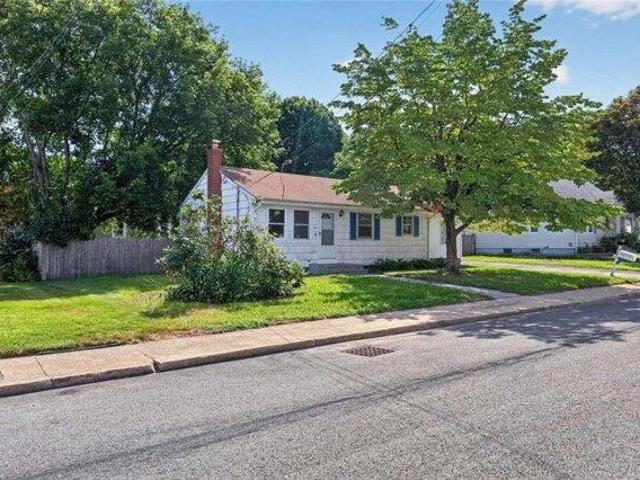 3 bedroom, West Warwick RI 02893 105096149