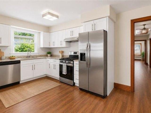 3 bedroom, West Warwick RI 02893 105115562