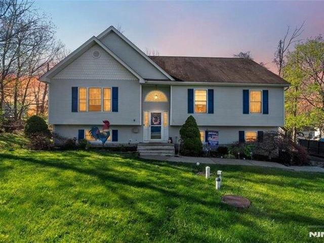 3 bedroom, West Milford NJ 07421 102729140