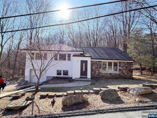 3 bedroom, West Milford NJ 07480 102347227