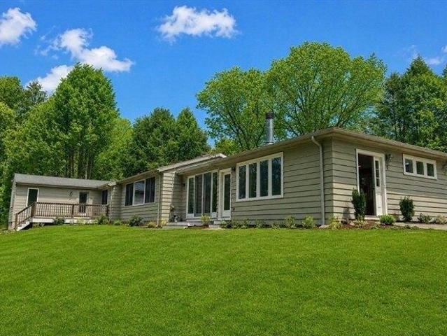 3 bedroom, Weston MA 02493 LS102824060