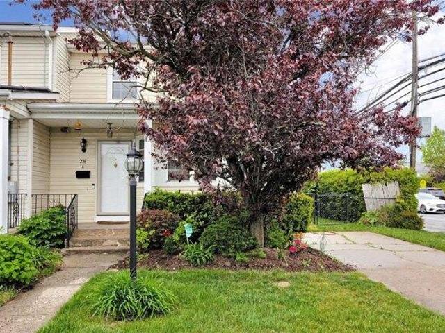 3 bedroom, Westbury NY 11590 LS96130281