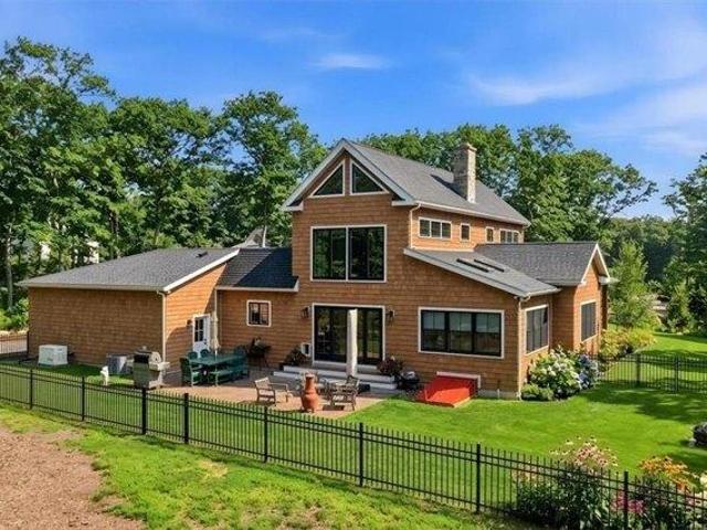 3 bedroom, Westerly RI 02891 104445050