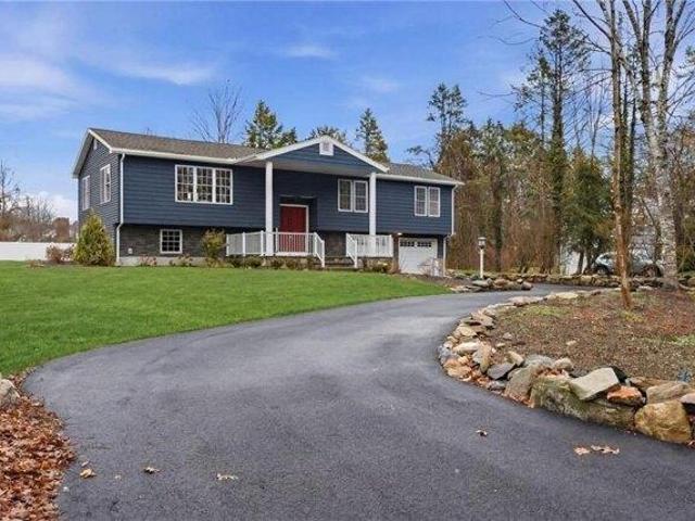 3 bedroom, Westerly RI 02891 102342566