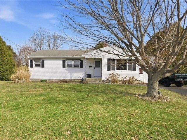 3 bedroom, Westerly RI 02891 LS103036485