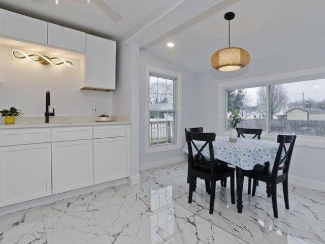 3 bedroom, Westfield MA 01085 102412228