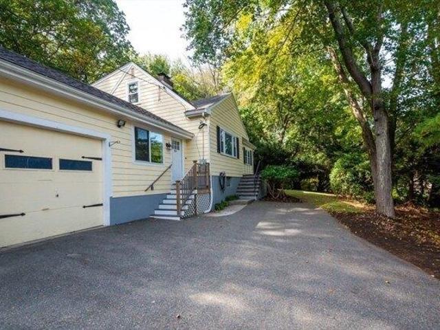 3 bedroom, Westwood MA 02090 LS102369667
