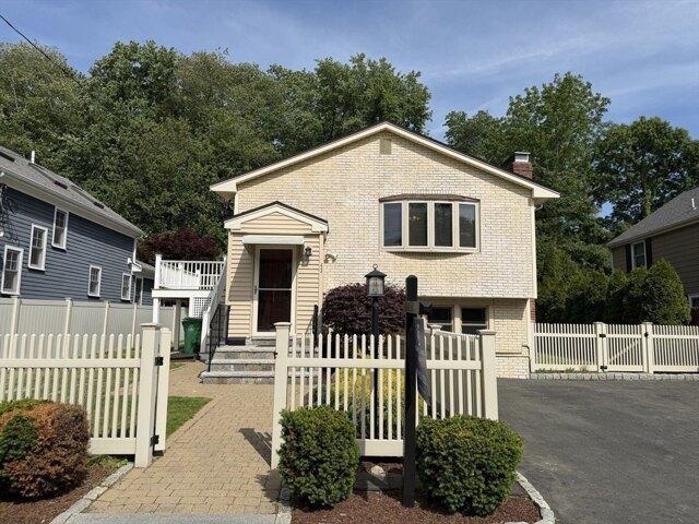 3 bedroom, Westwood MA 02090 LS103016285