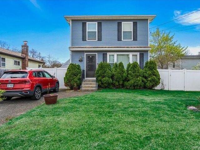 3 bedroom, Wheatley Heights NY 11798 103601201