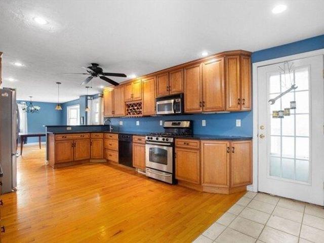 3 bedroom, Whitman MA 02382 103222693