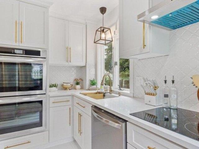3 bedroom, Whitman MA 02382 105058941