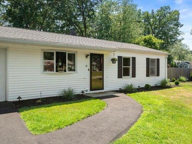 3 bedroom, Whitman MA 02382 105080411