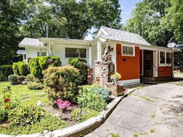 3 bedroom, Whitman MA 02382 105105662