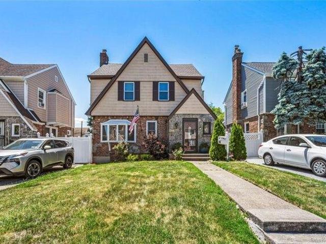 3 bedroom, Whitestone NY 11357 104901460