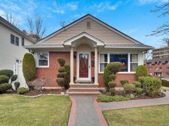3 bedroom, Whitestone NY 11357 LS101800723