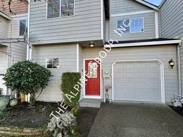 3 Bedroom with Fenced Yard! 18127 Sw Niks Dr