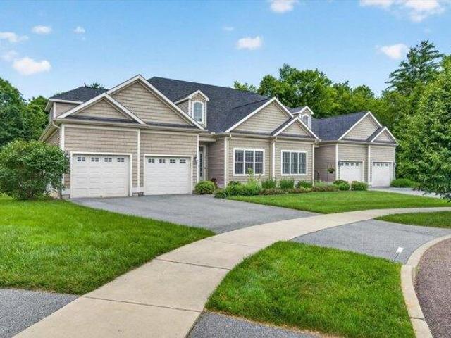3 bedroom, Williston VT 05495 104330100