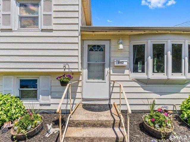 3 bedroom, Windsor Locks CT 06096 105126758