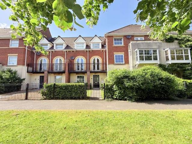 3 Bedroom Town House
