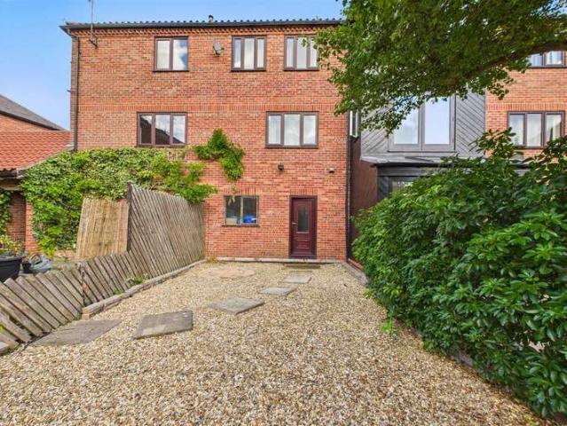 3 Bedroom Town House