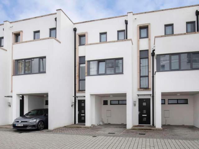 3 Bedroom Town House