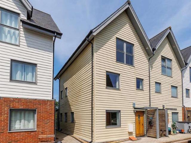 3 Bedroom Town House