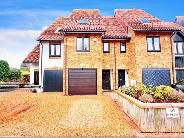3 Bedroom Town House