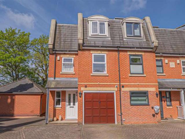 3 Bedroom Town House