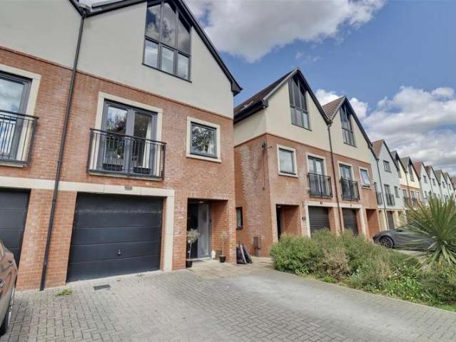 3 Bedroom Town House