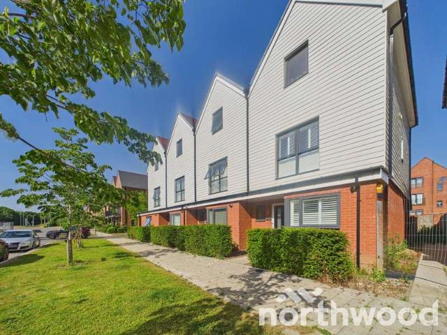 3 Bedroom Town House