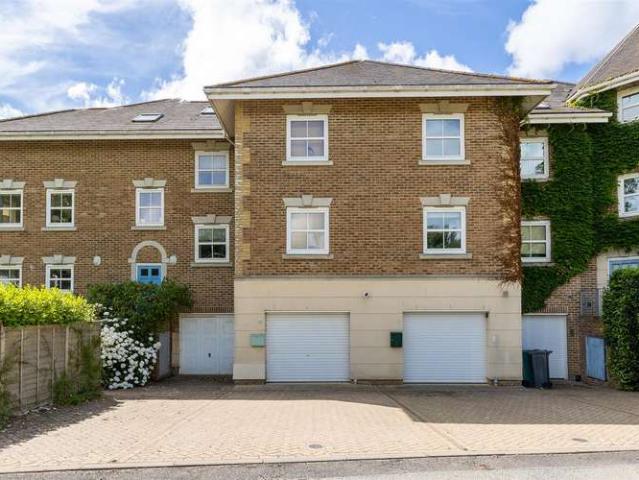 3 Bedroom Town House