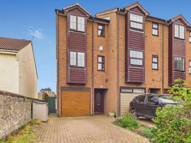 3 Bedroom Town House