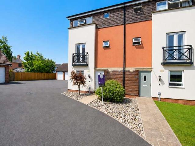 3 Bedroom Town House
