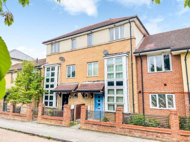 3 Bedroom Town House
