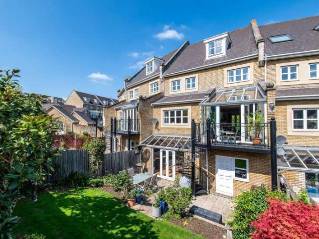 3 Bedroom Town House