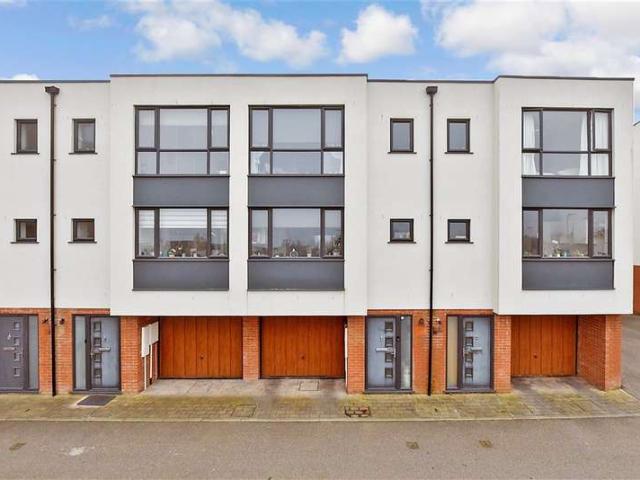 3 Bedroom Town House