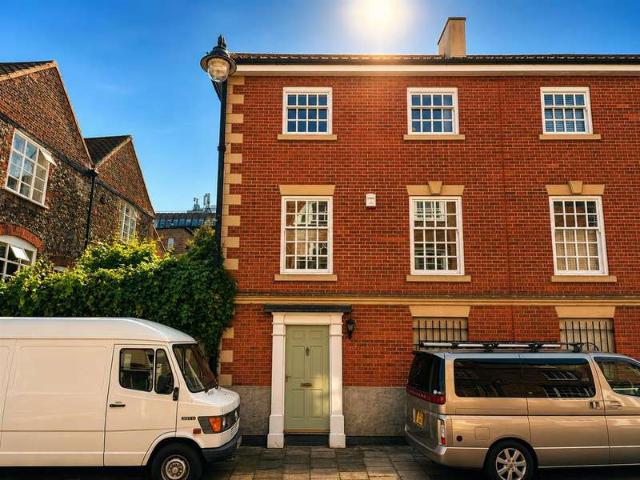 3 Bedroom Town House