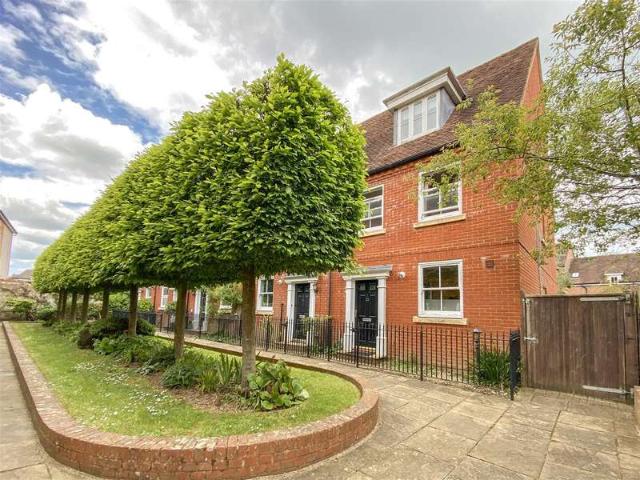 3 Bedroom Town House