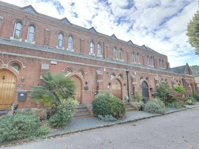 3 Bedroom Town House