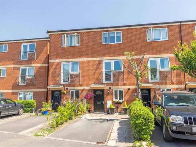 3 Bedroom Town House