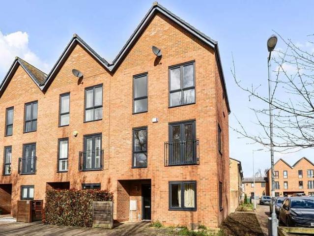 3 Bedroom Town House