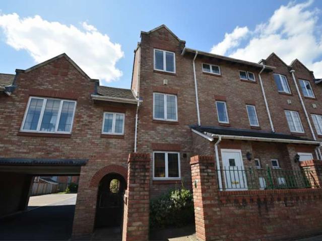 3 Bedroom Town House