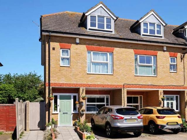 3 Bedroom End Of Terrace House
