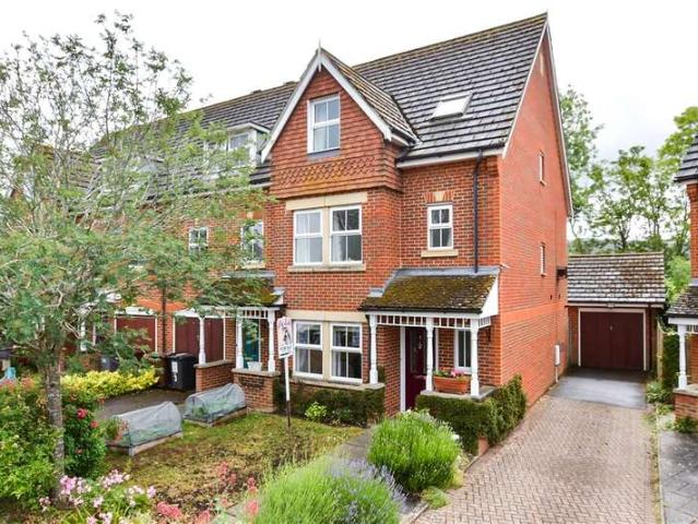 3 Bedroom Town House