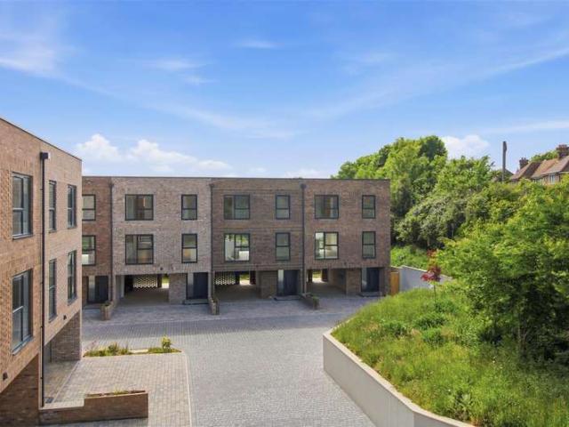 3 Bedroom Town House