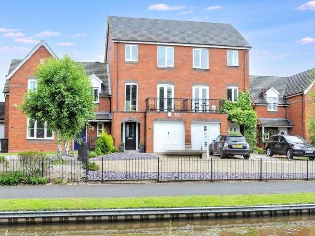 3 Bedroom Town House